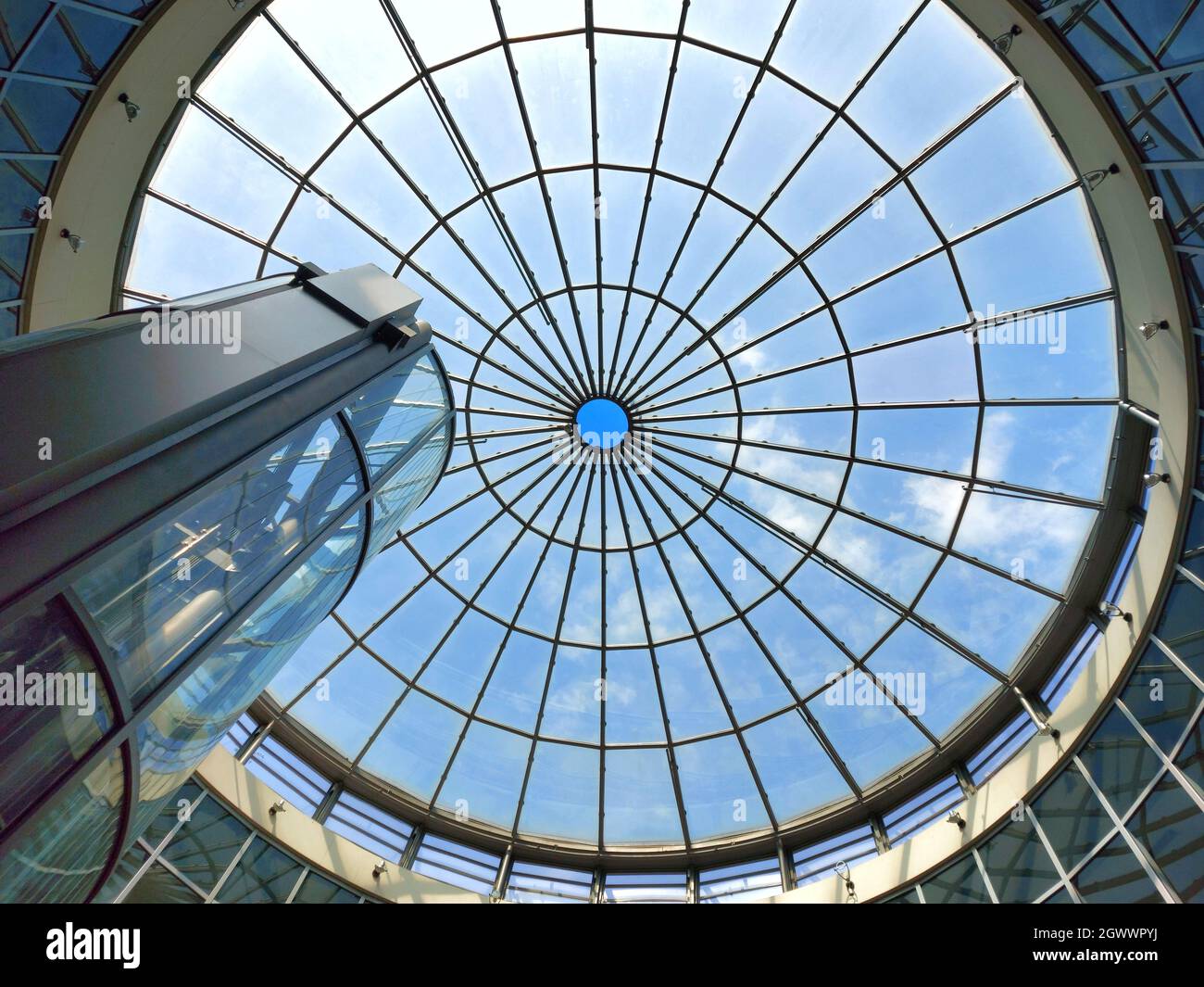 Escalator atrium skylight hi-res stock photography and images - Alamy