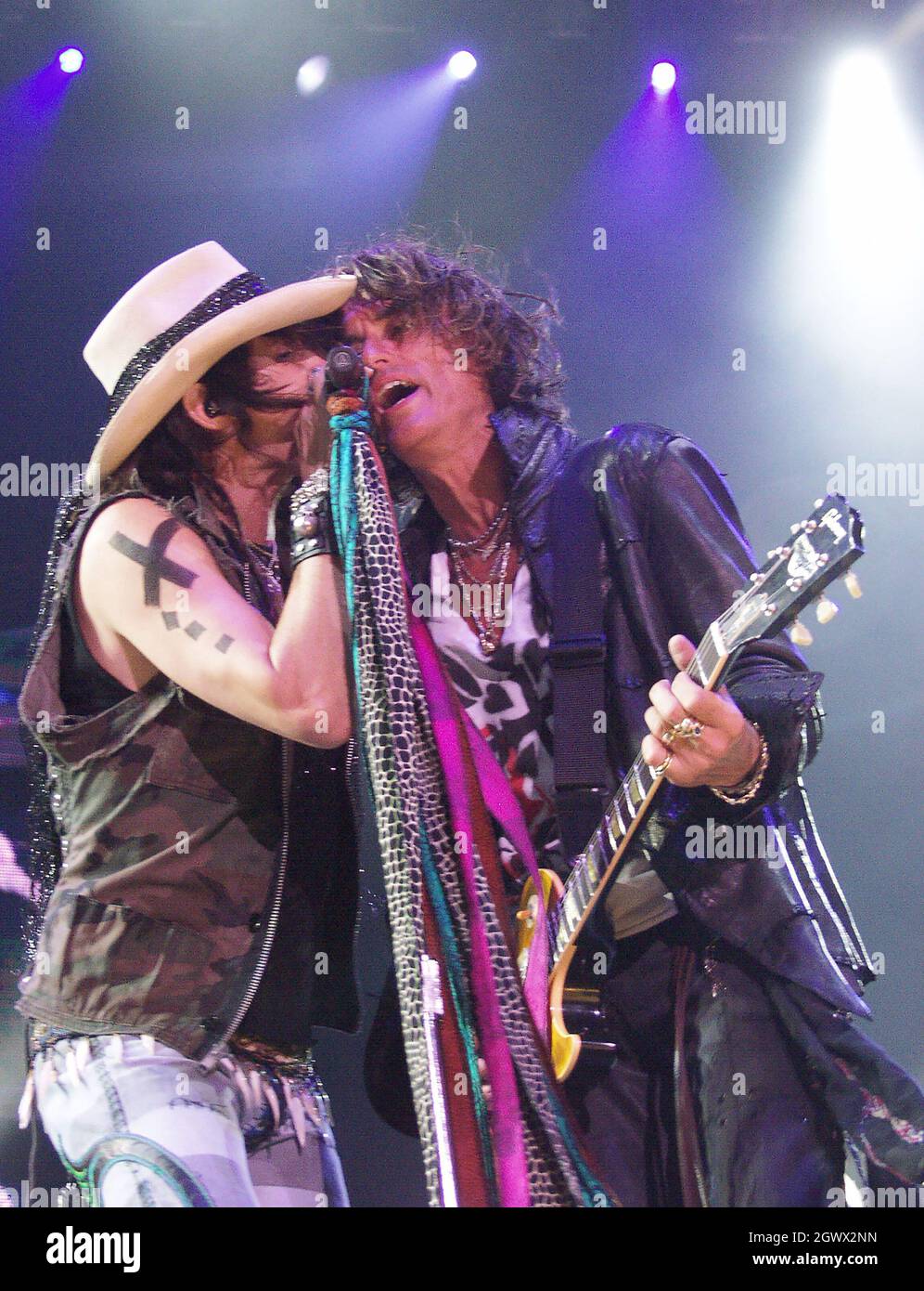 Joe perry les paul hi-res stock photography and images - Alamy