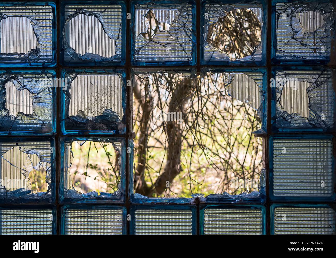 Shattered Glass Brick Window Stock Photo - Alamy