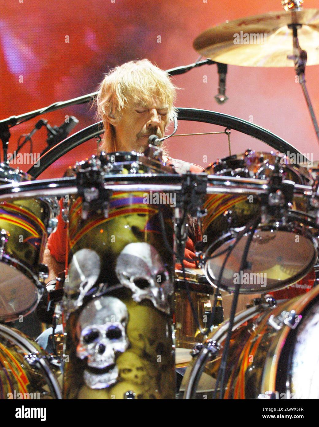 Drummer frank beard zz top hi-res stock photography and images - Alamy