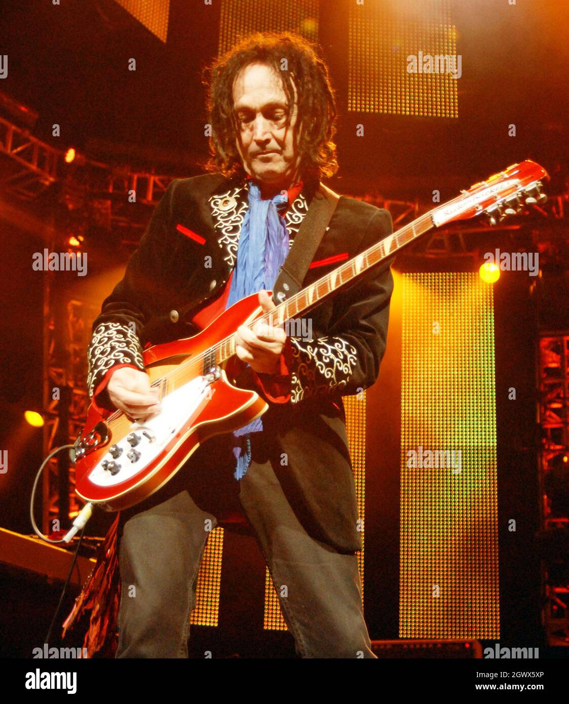 SEPTEMBER 19: Mike Campbell of Tom Petty And The Heartbreakers performs ... SEPTEMBER 19: Mike Campbell of Tom Petty And The Heartbreakers performs ...
