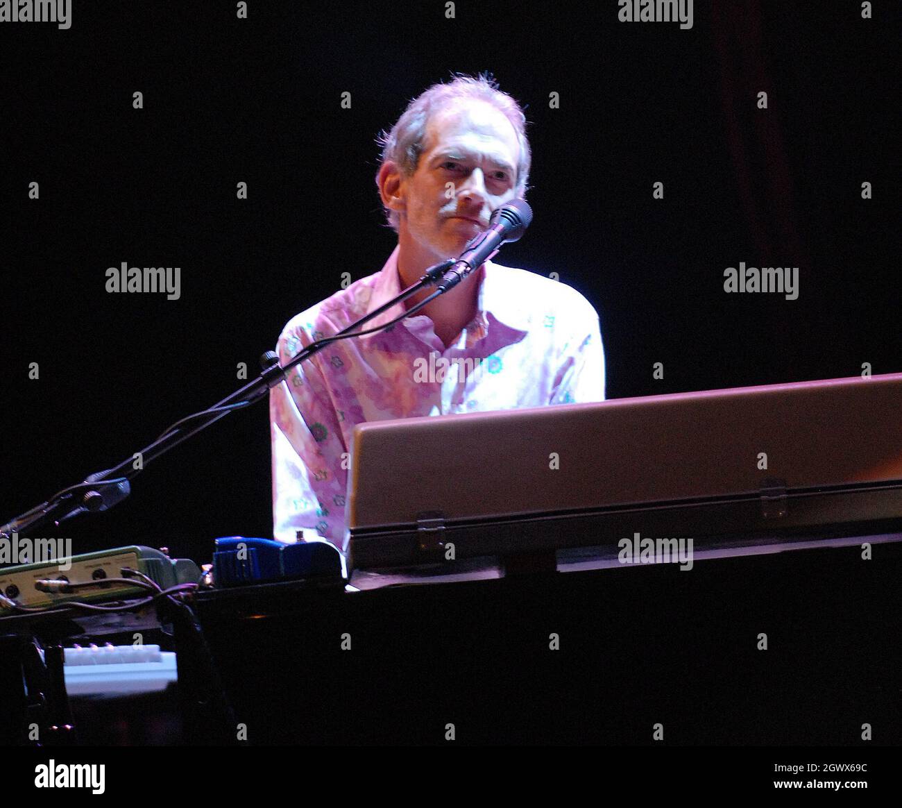 Benmont tench heartbreakers hi-res stock photography and images - Alamy