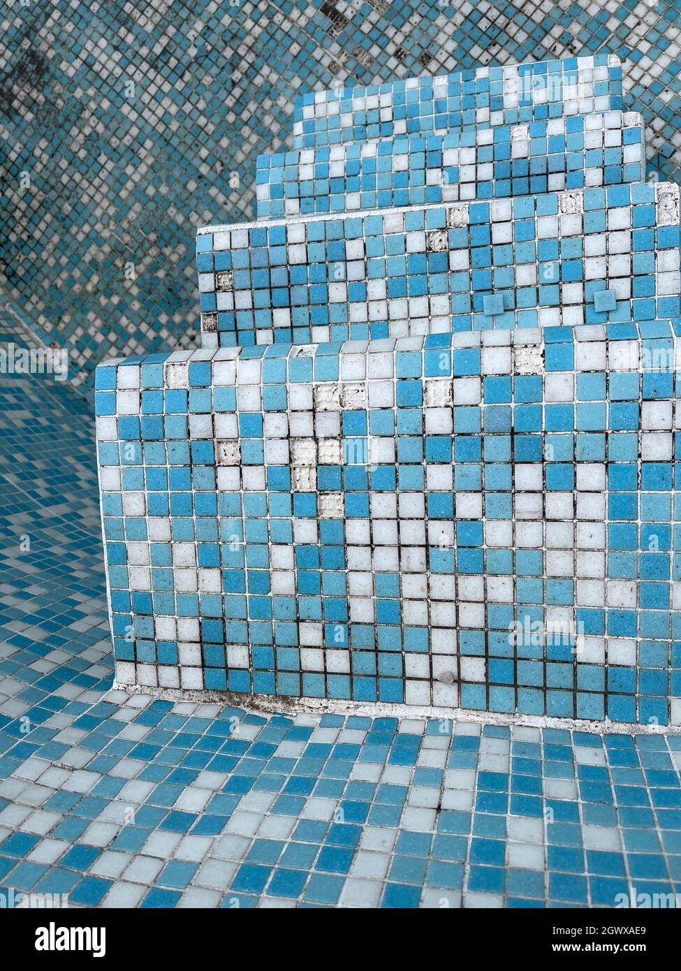 Old swimming pool hi-res stock photography and images - Alamy