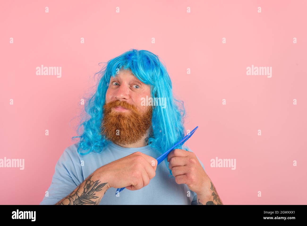 Wig happy hi-res stock photography and images - Alamy