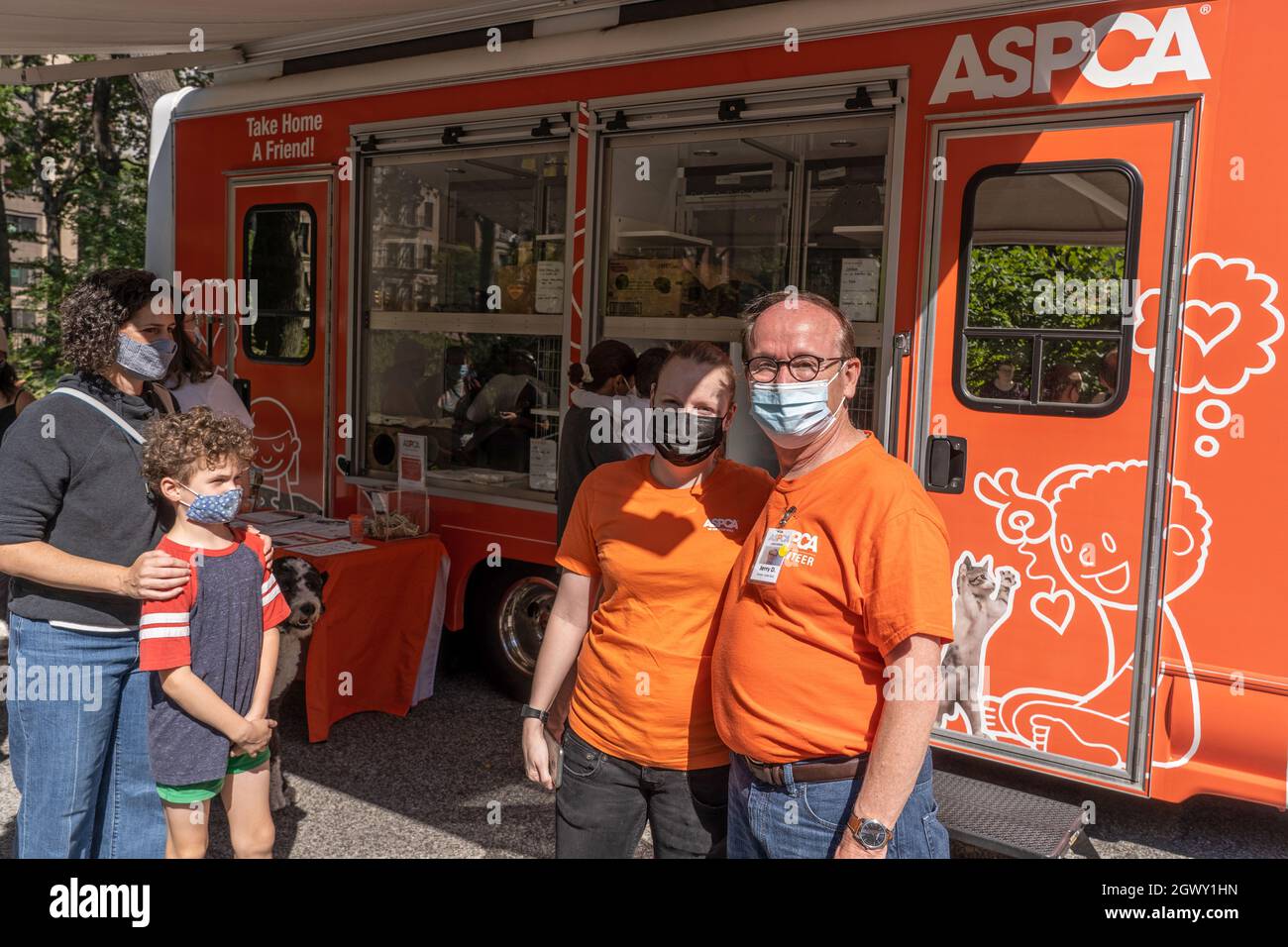 New York, United States. 03rd Oct, 2021. ASPCA volunteers pose in front ...