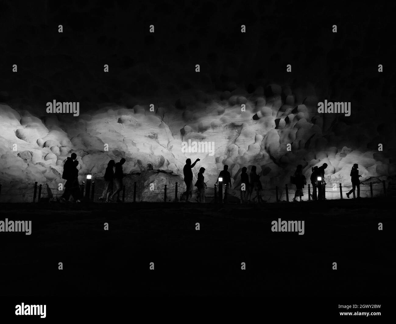 Large crowd of people shadows hi-res stock photography and images - Alamy