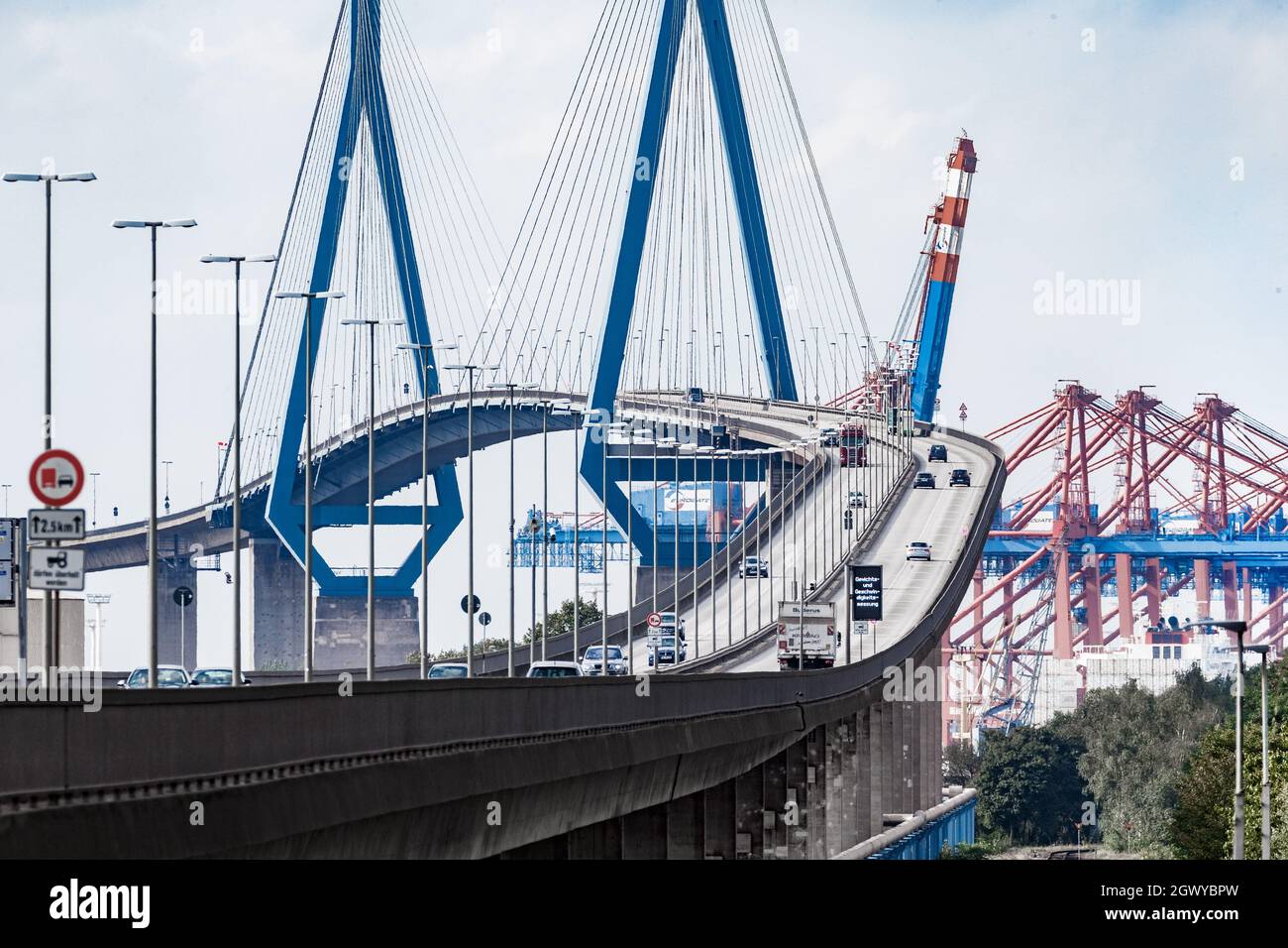 Hamburg, Germany. 02nd Oct, 2021. Cars drive over the Köhlbrand Bridge ...