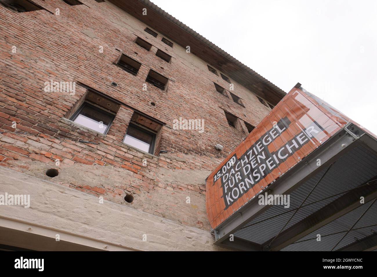 100 year old roof hi-res stock photography and images - Alamy