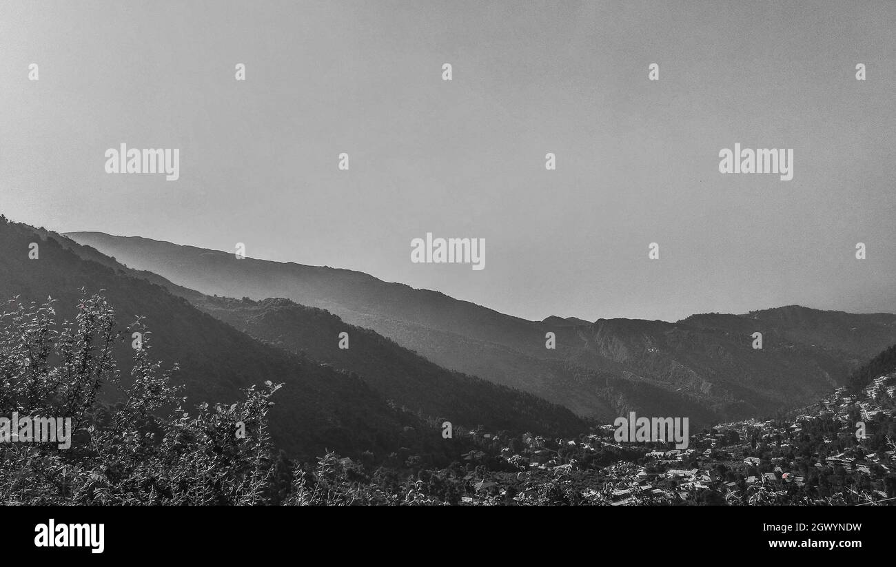 Dhauladhar peak hi-res stock photography and images - Alamy