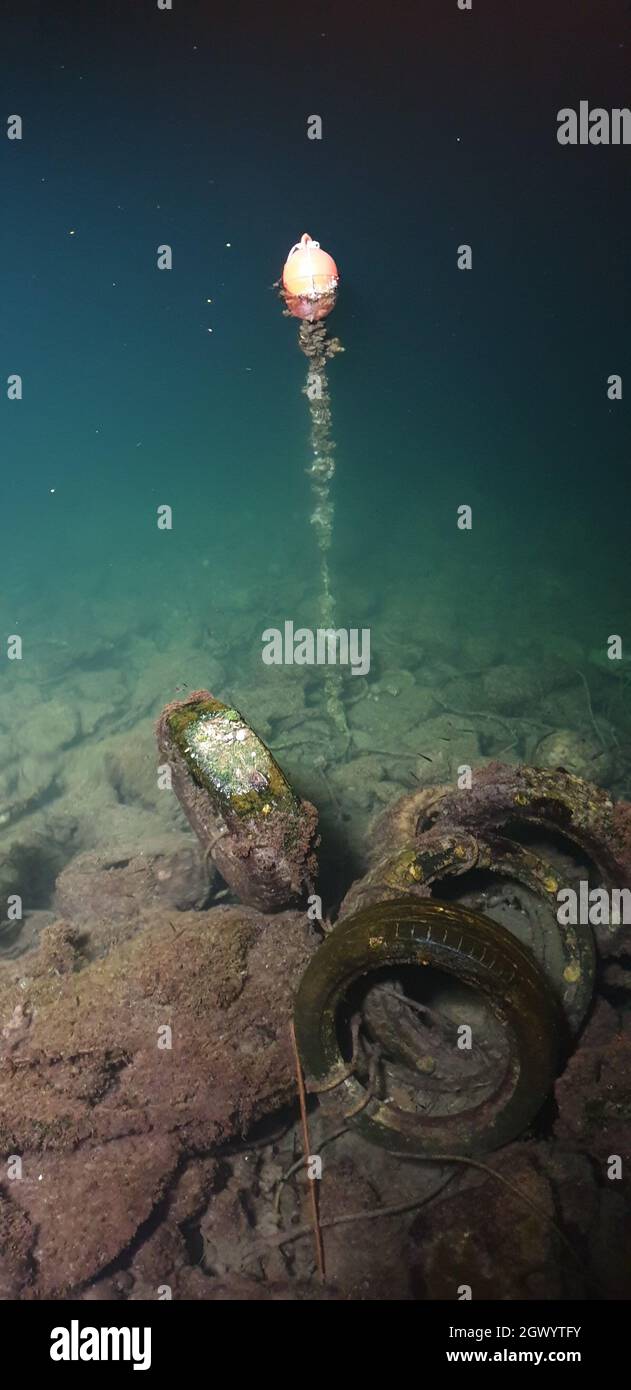 Underwater rubbish hi-res stock photography and images - Alamy