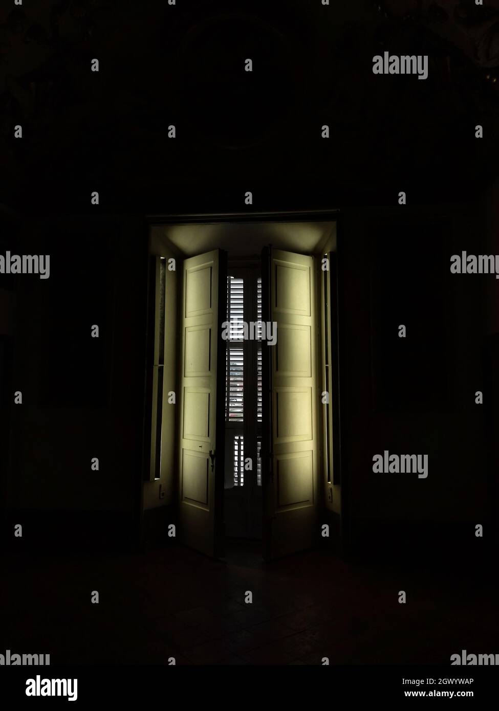 Chiaroscuro room hi-res stock photography and images - Alamy