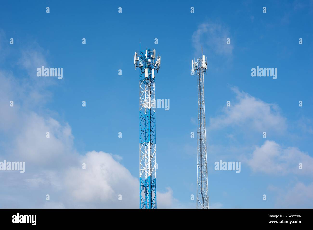 5g towers hi-res stock photography and images - Alamy