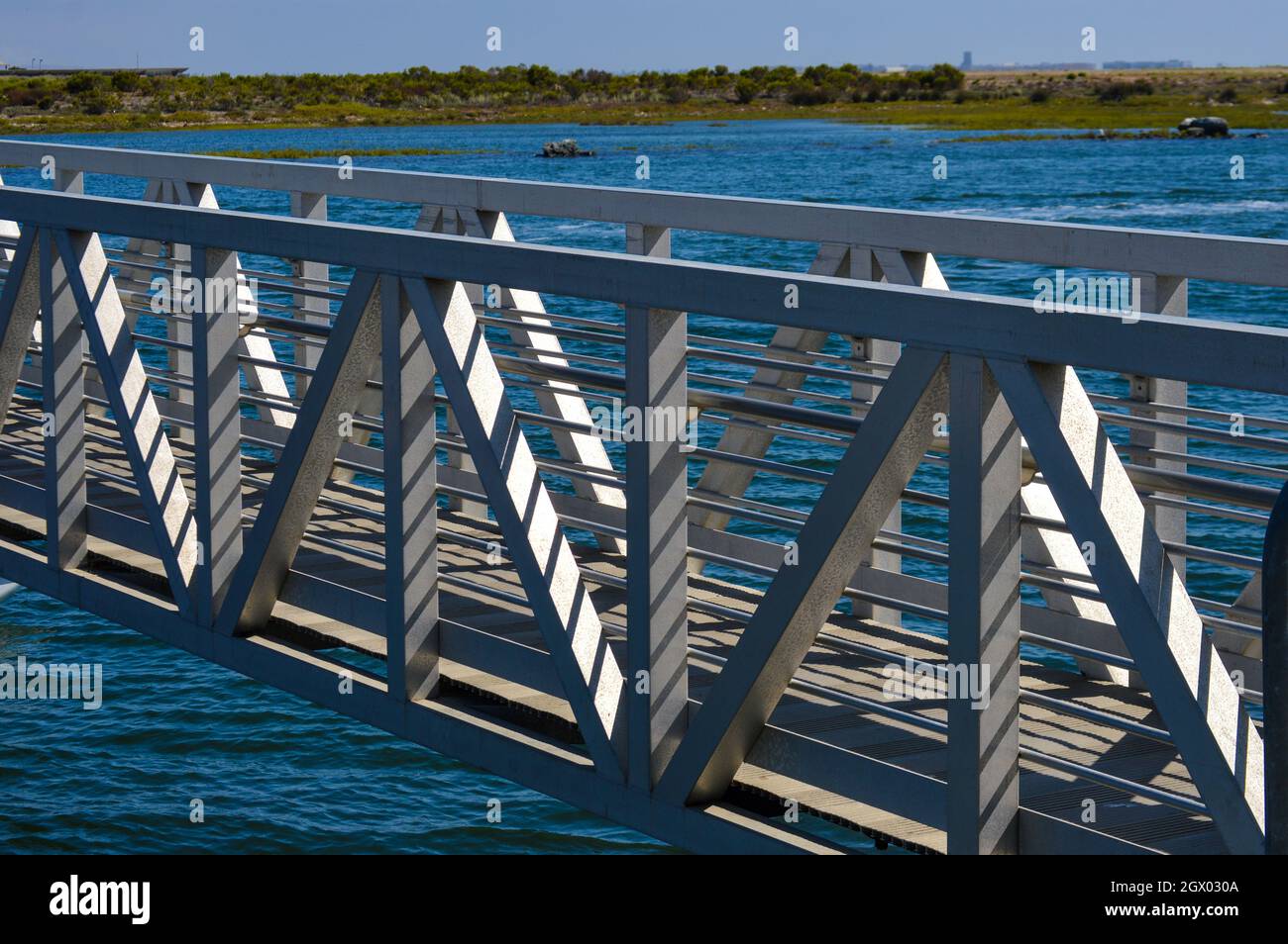 Foot bridge over water hi-res stock photography and images - Alamy