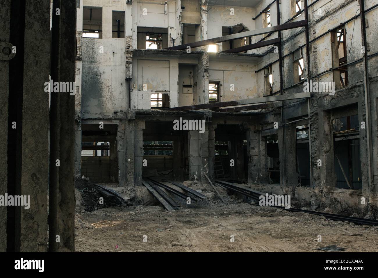 Gutted building structure hi-res stock photography and images - Alamy