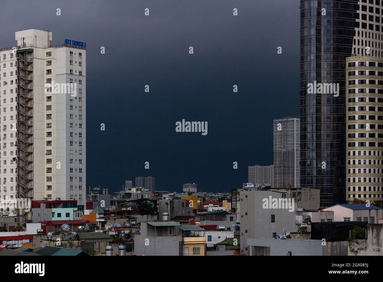 Downtown before rain hi-res stock photography and images - Alamy