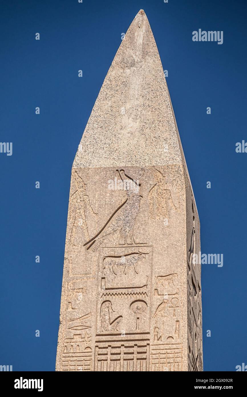 Egyptian pillar hi-res stock photography and images - Alamy