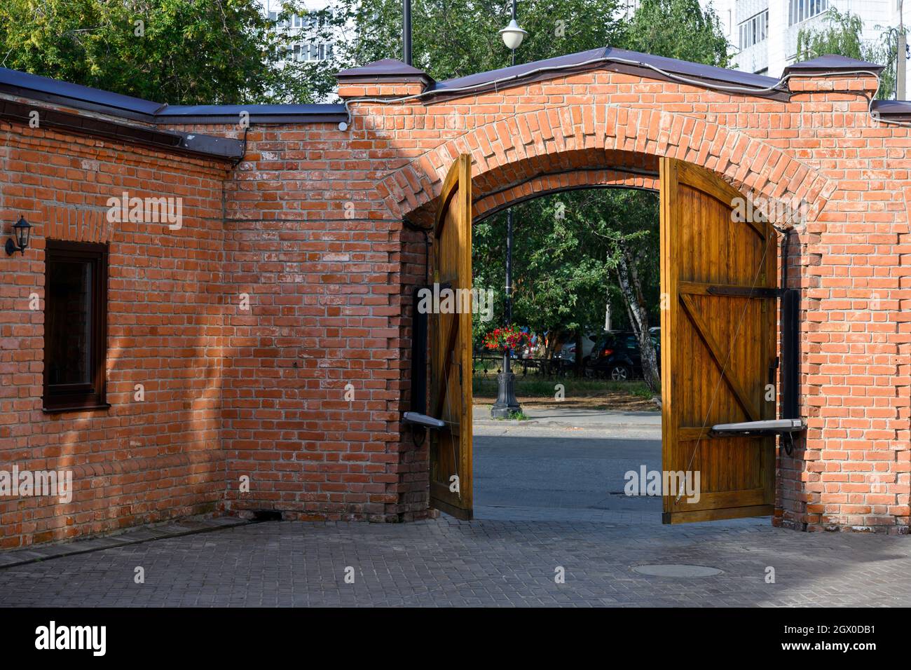 Half open gate hi-res stock photography and images - Alamy