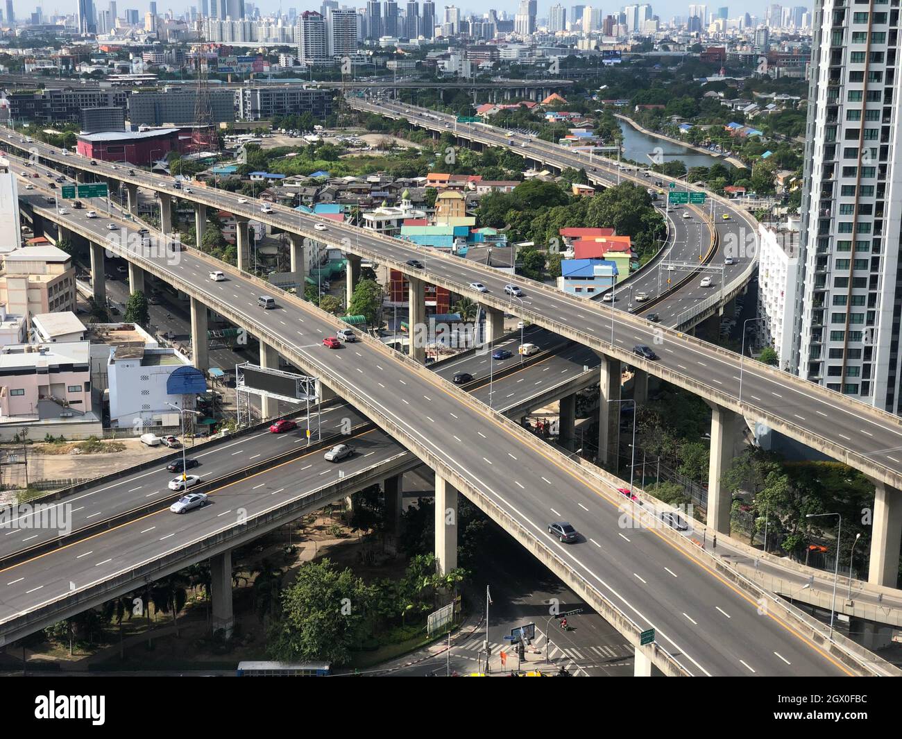 Metropolitan elevated rail road hi-res stock photography and images - Alamy
