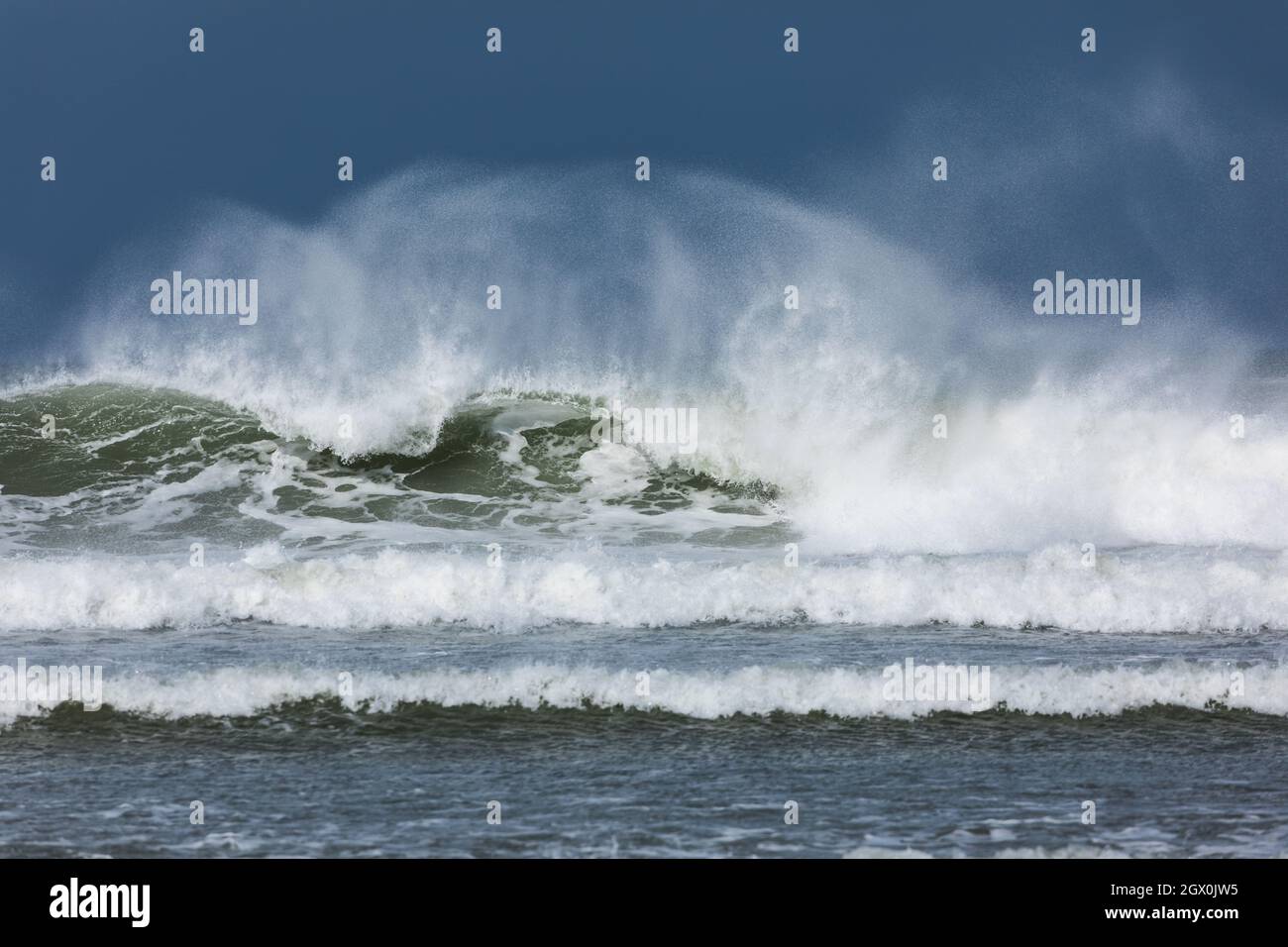 Whipping waves hi-res stock photography and images - Alamy