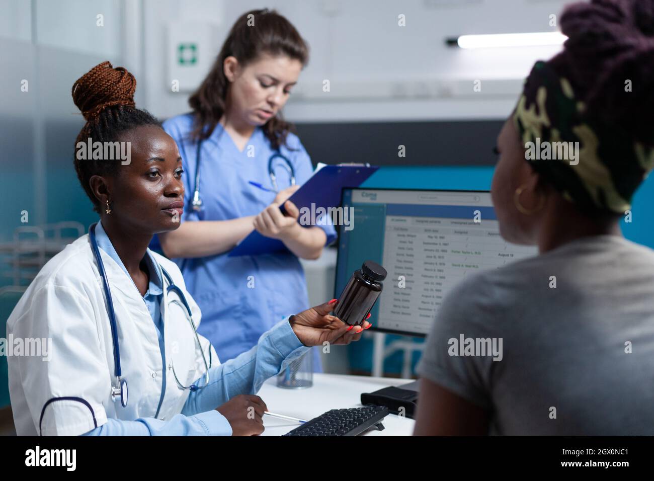 Prescribing antibiotic pills hi-res stock photography and images - Alamy