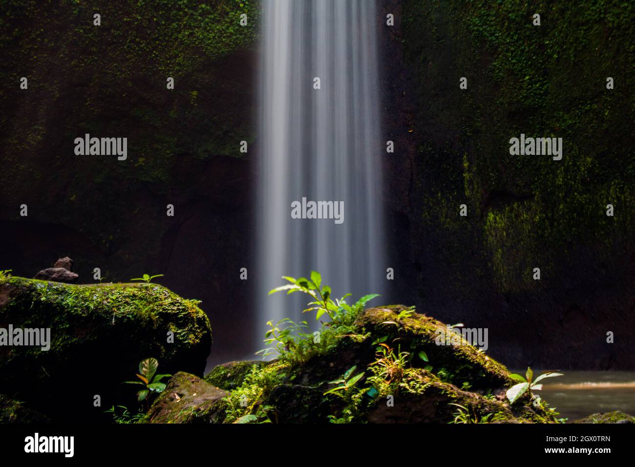 Refraction water fountain hi-res stock photography and images - Alamy