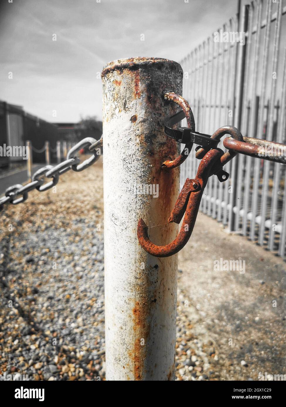 Iron chain railing hi-res stock photography and images - Alamy