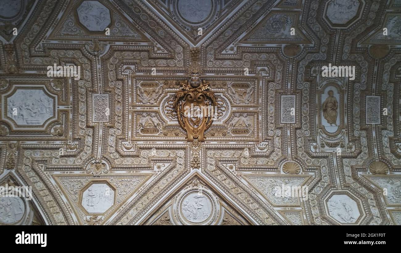 Italy renaissance ceiling pattern hi-res stock photography and images ...