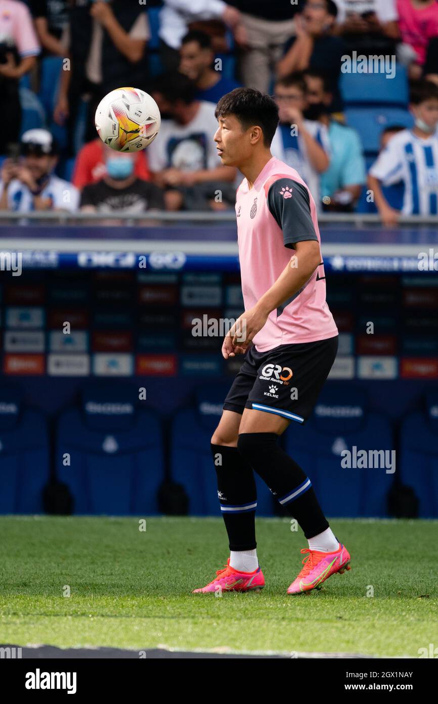 Cornella, Spain. 3rd Oct, 2021. Espanyol's Wu Lei warms up before a Spanish first division ...