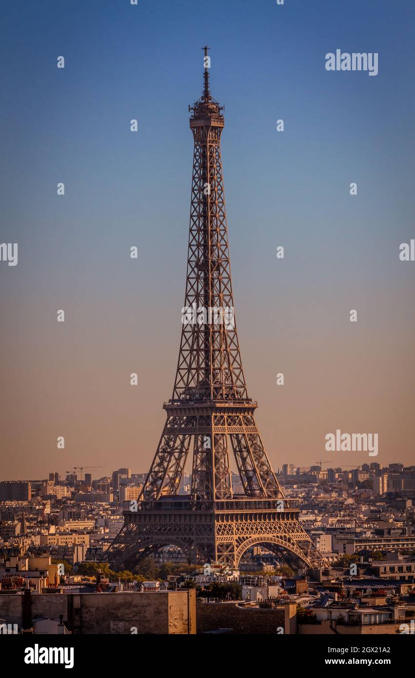 The paris skyline night eiffel tower arc de triomphe hi-res stock photography and images - Alamy