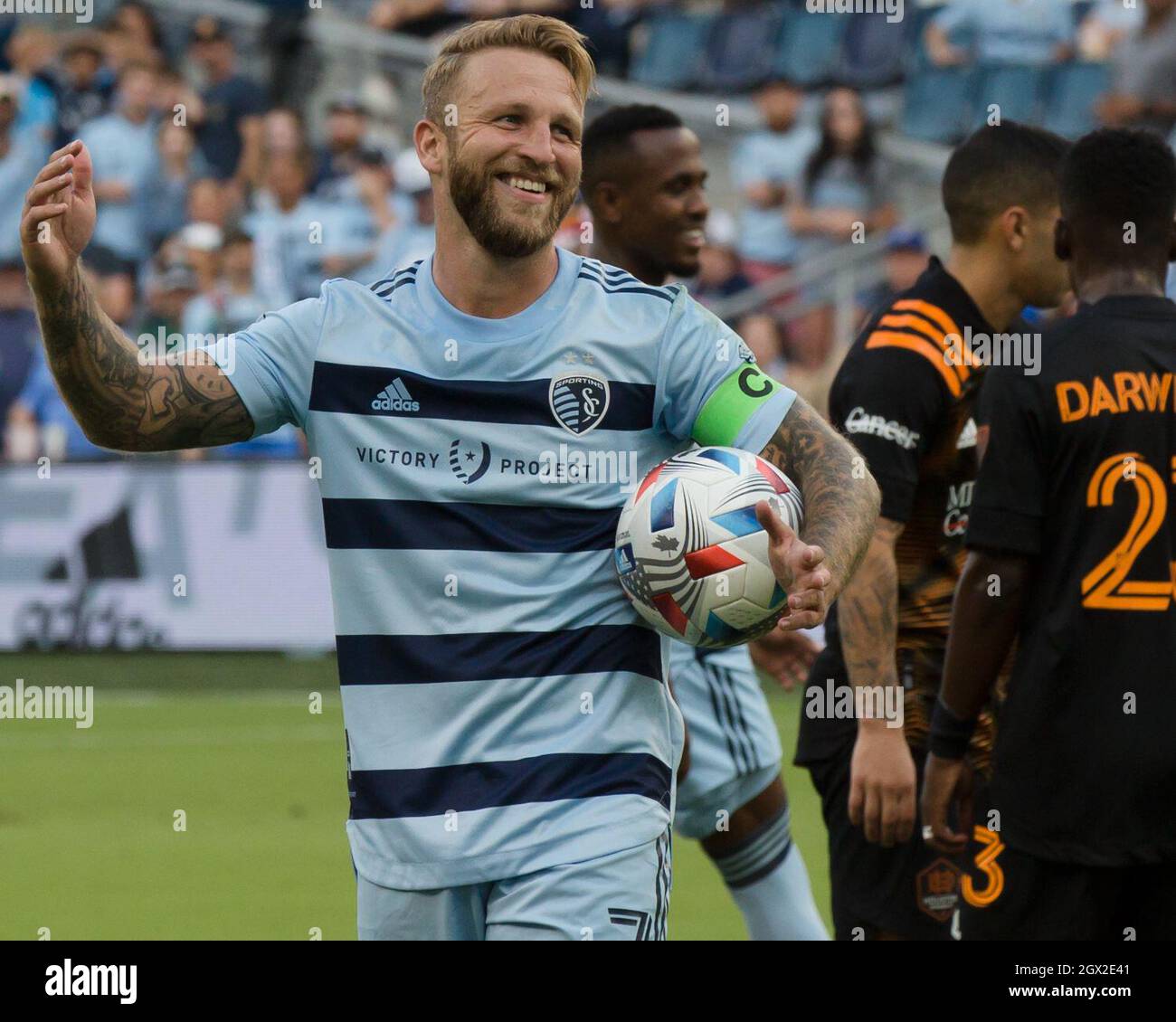 Kansas City, Kansas, USA. 3rd Oct, 2021. Sporting KC forward Johnny ...