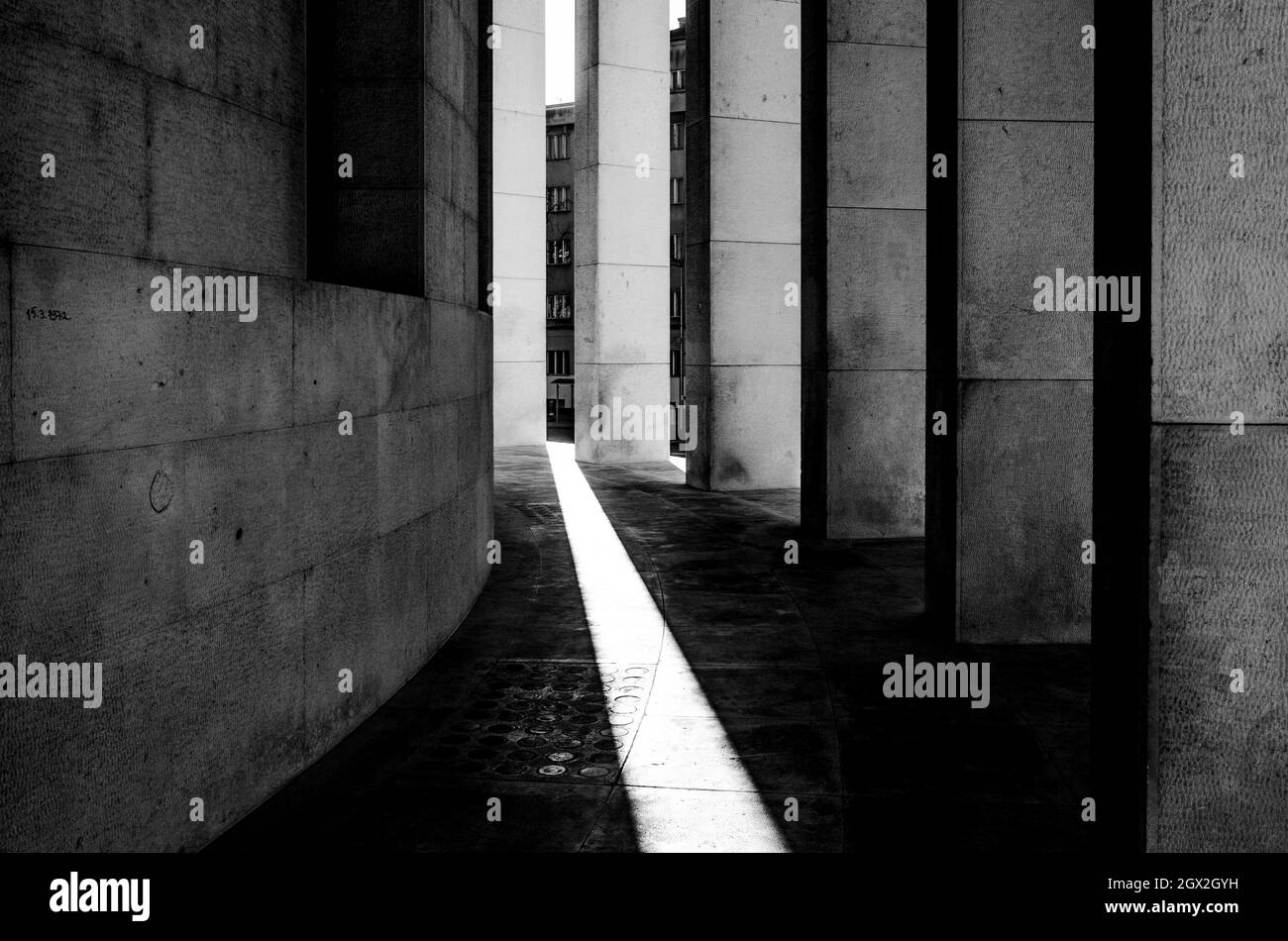 Hallway building feature corridor hi-res stock photography and images ...