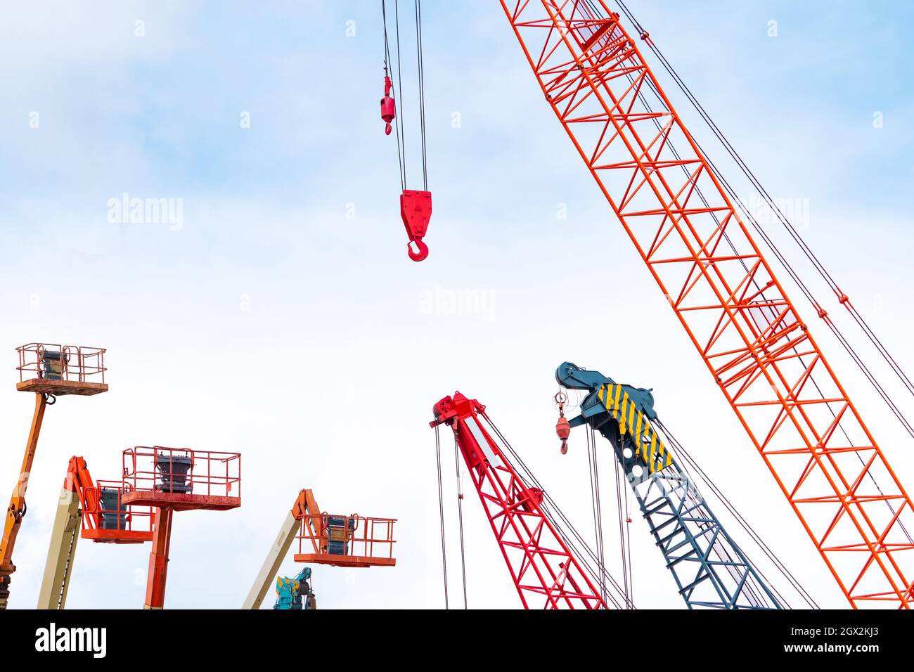Mobile crane boom hi-res stock photography and images - Alamy