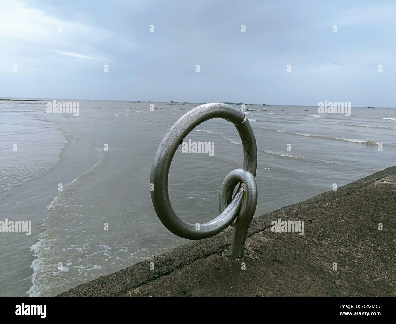 Mooring ring metal concrete hi-res stock photography and images - Alamy