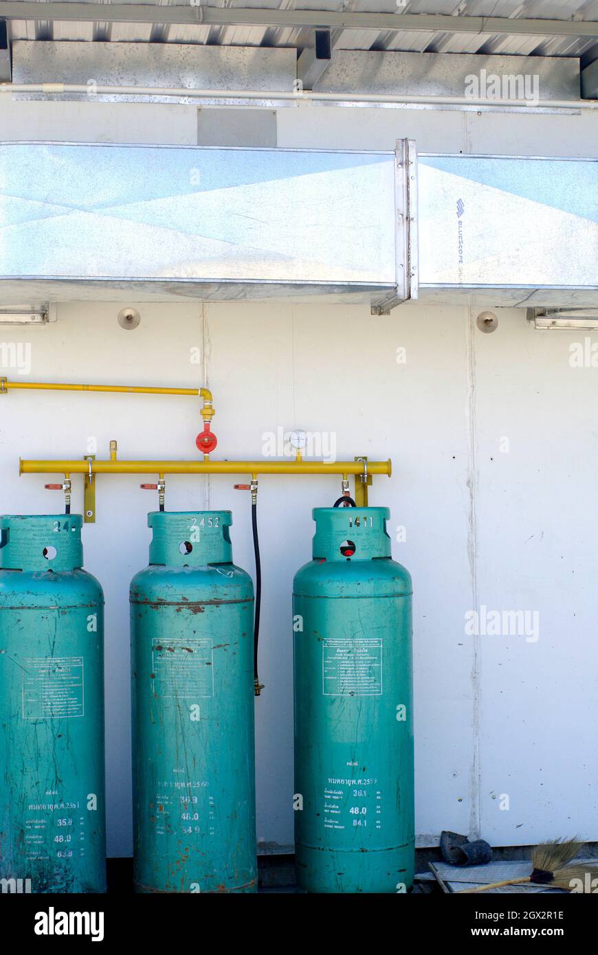 Back tanks hi-res stock photography and images - Alamy