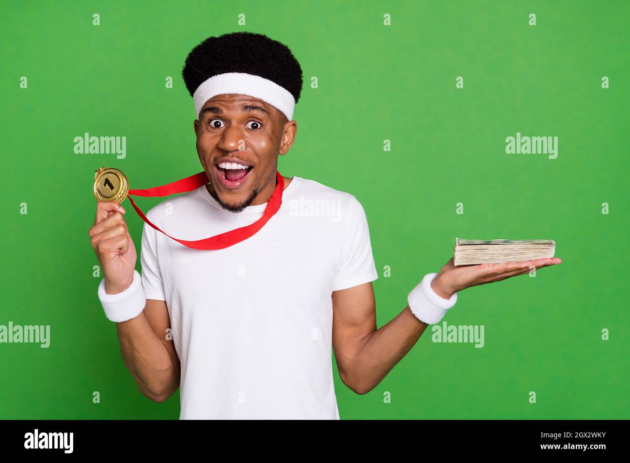 Black male athlete showing medal hi-res stock photography and images ...