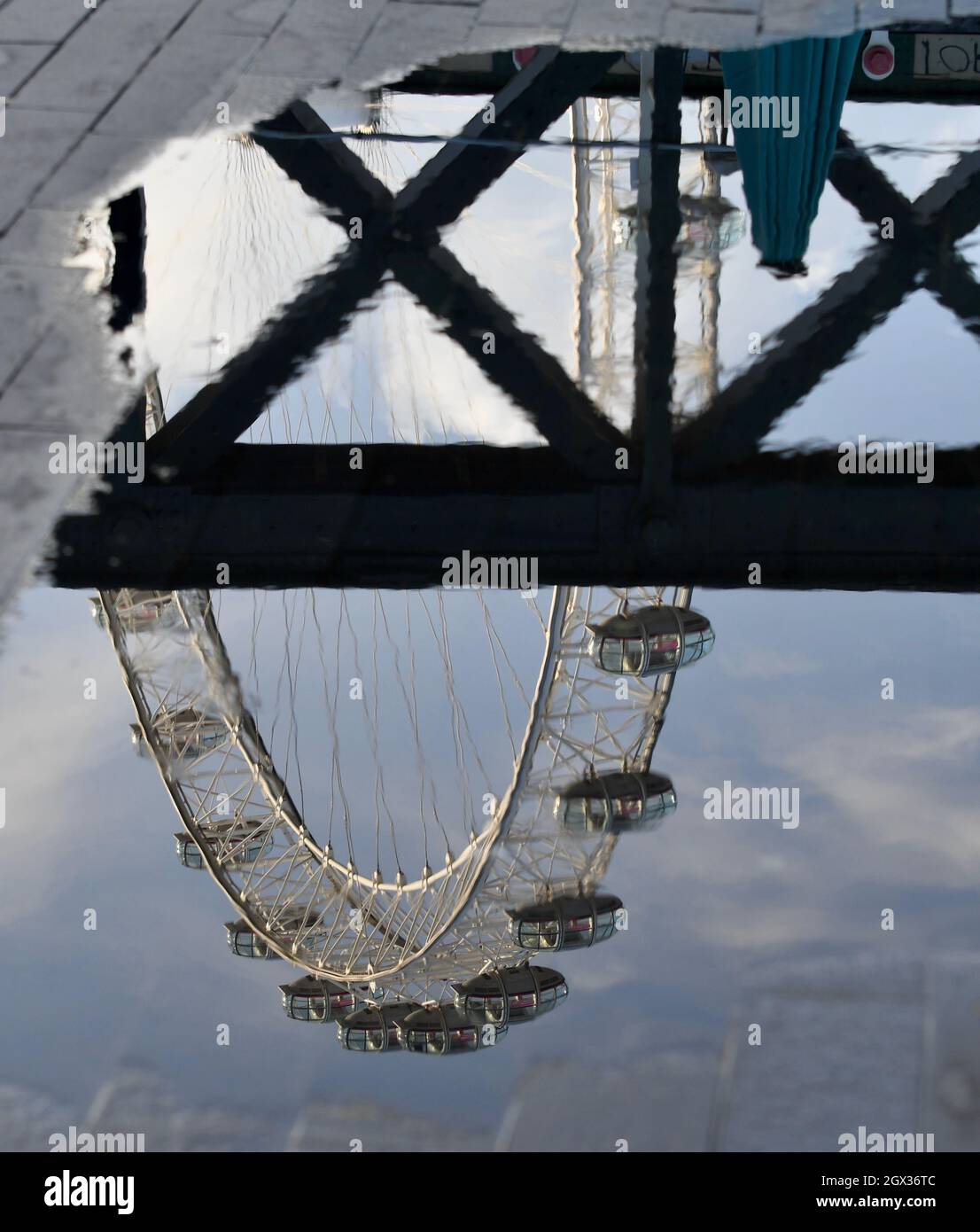 Ferris reflection puddle wheel hi-res stock photography and images - Alamy