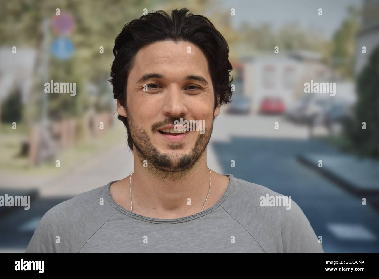 Cologne, Germany. 01st Oct, 2021. Actor Alexander Milo receives a prize ...