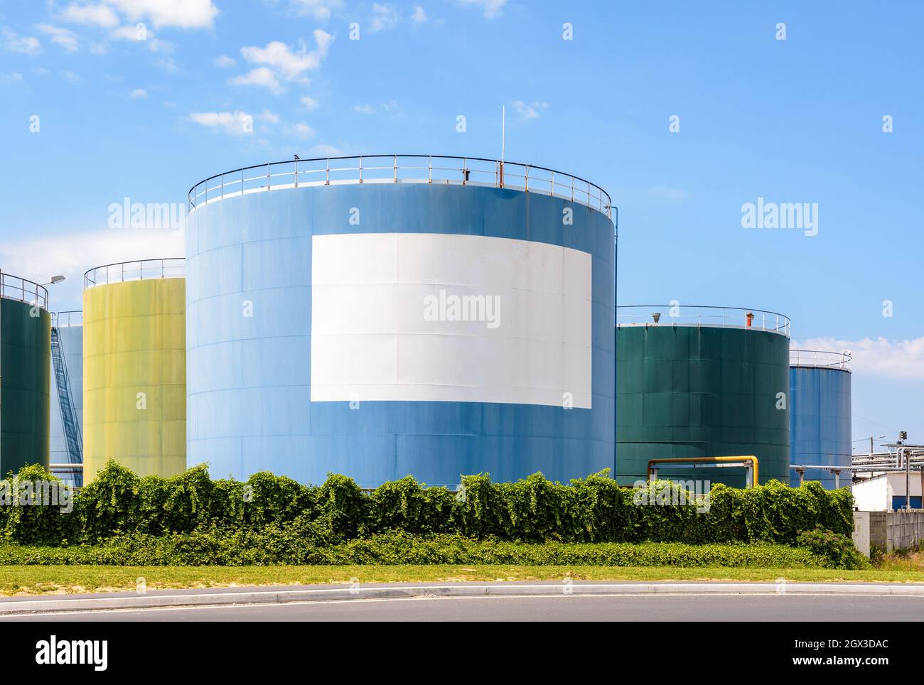 Large fuel tanks hi-res stock photography and images - Alamy