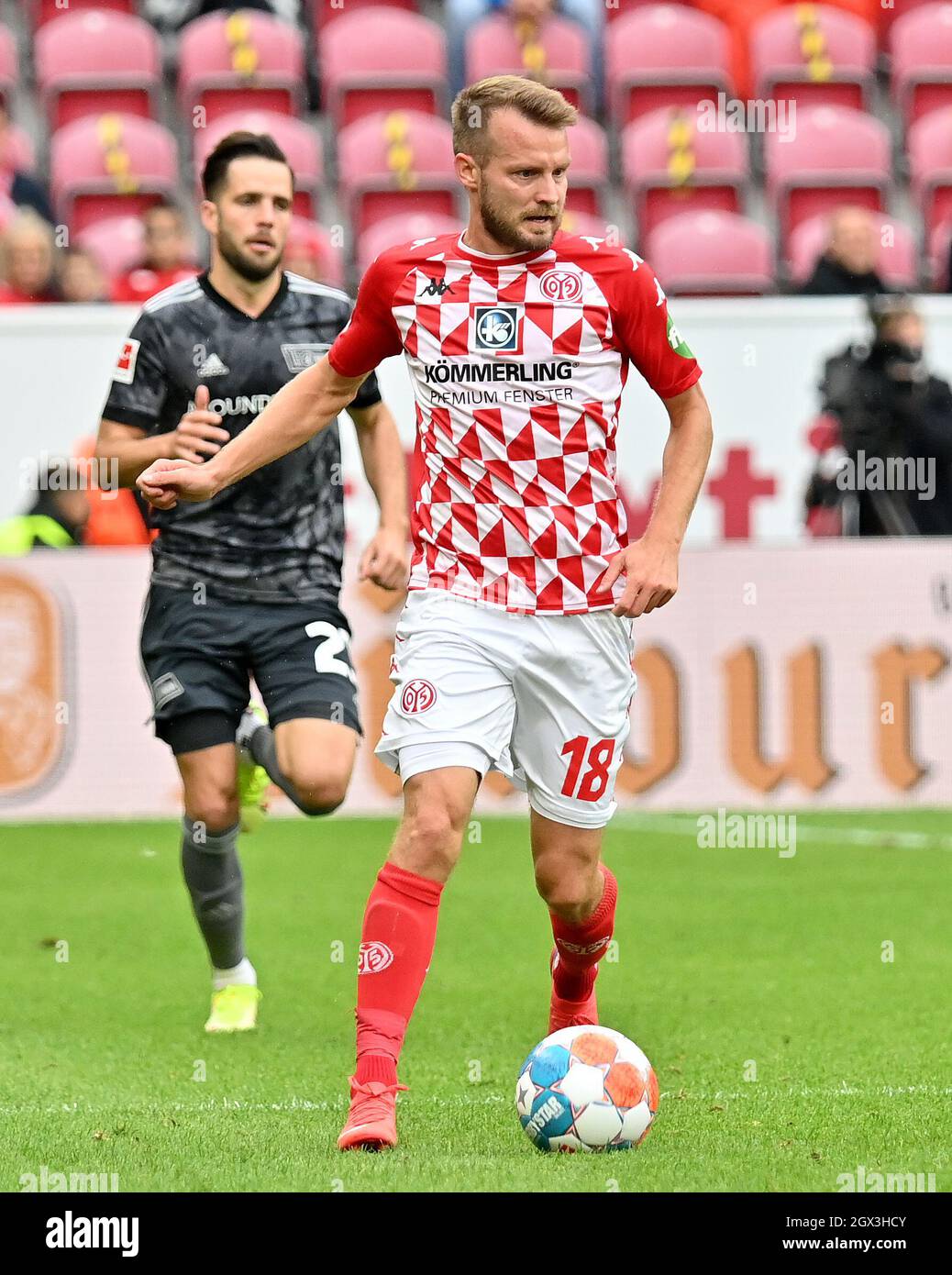 Mainz, Germany. 03rd Oct, 2021. Football: Bundesliga, FSV Mainz 05 - 1 ...