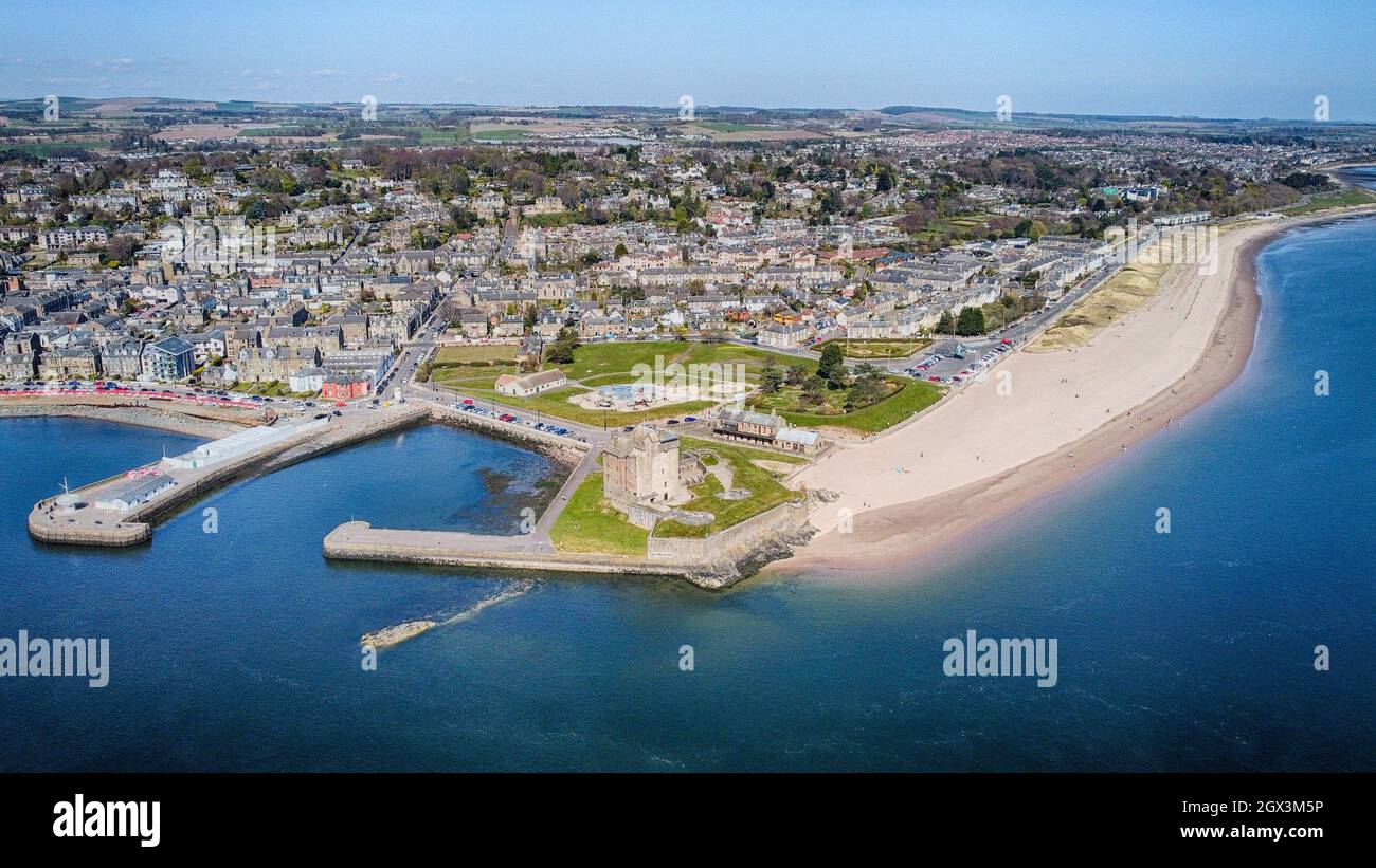 Broughty ferry beach sea hi-res stock photography and images - Alamy
