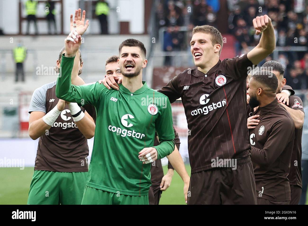 Nikola Vasilj Fc St Pauli High Resolution Stock Photography and Images ...