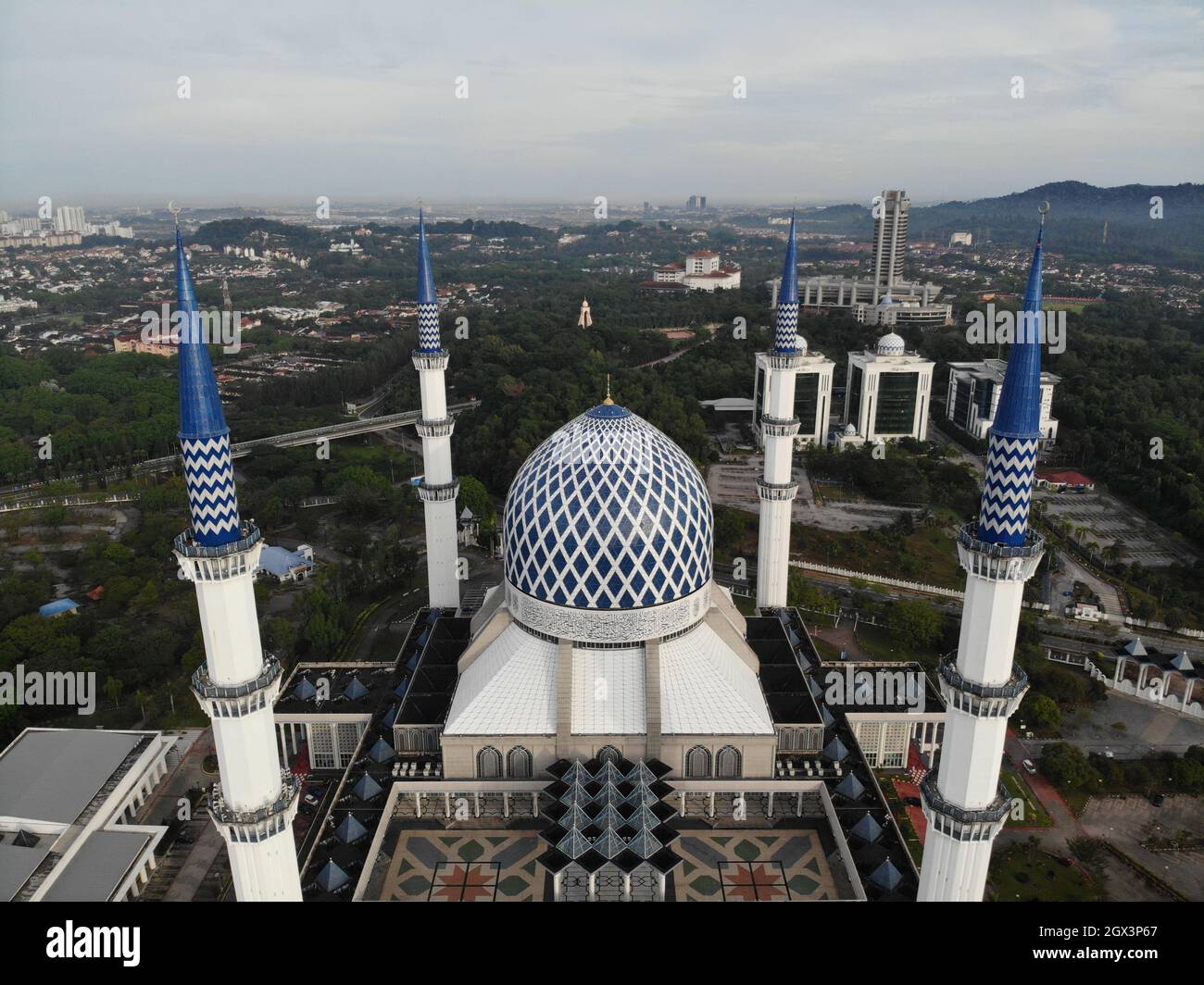 Masjid Sultan Salahuddin Abdul Aziz High Resolution Stock Photography ...