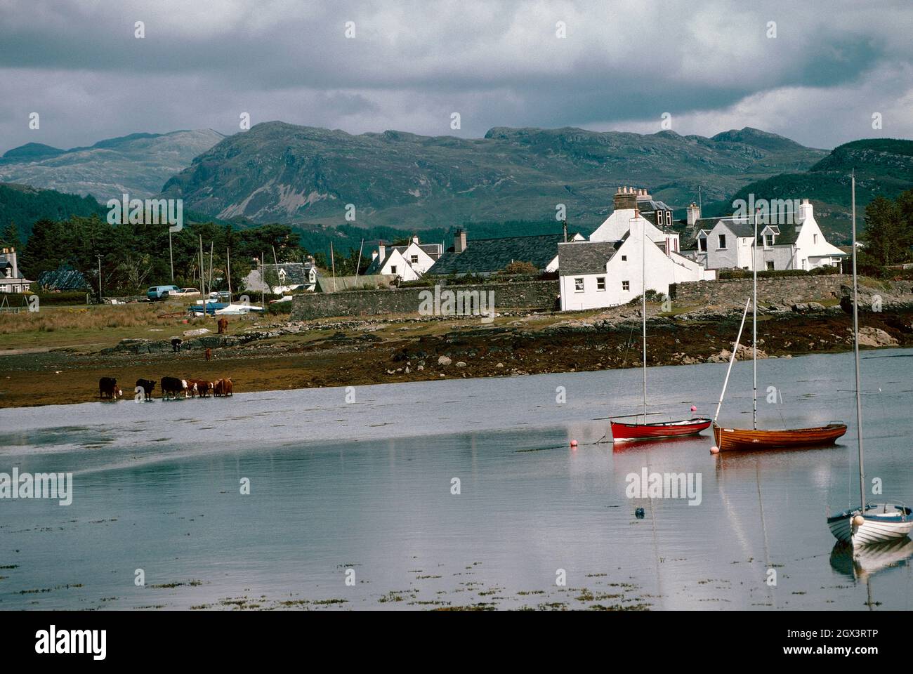 Plockton beach hi-res stock photography and images - Alamy