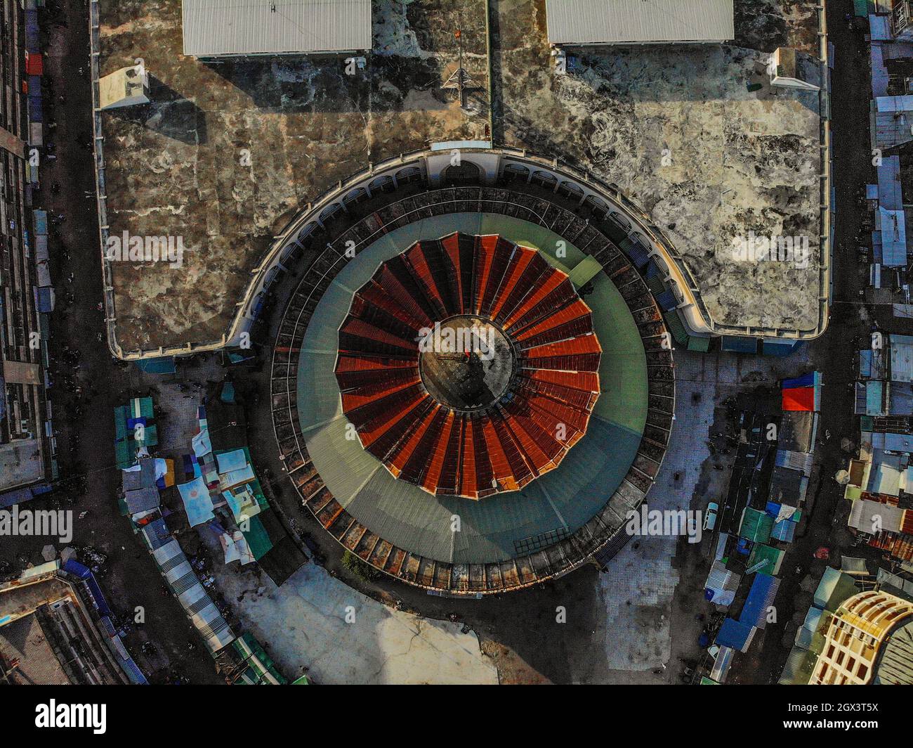 Dam top hi-res stock photography and images - Alamy