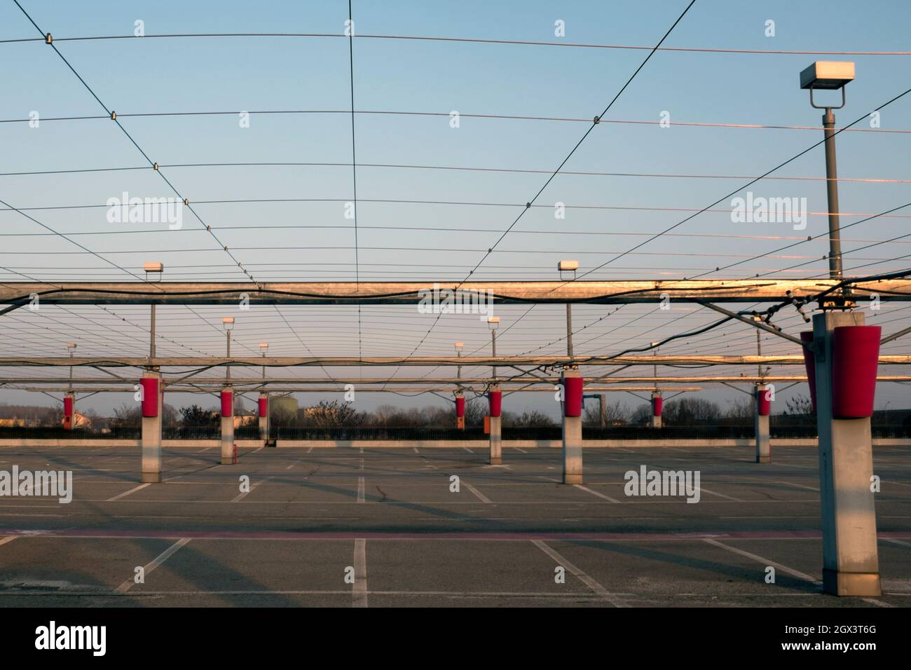 Airplane parking lot hi-res stock photography and images - Alamy