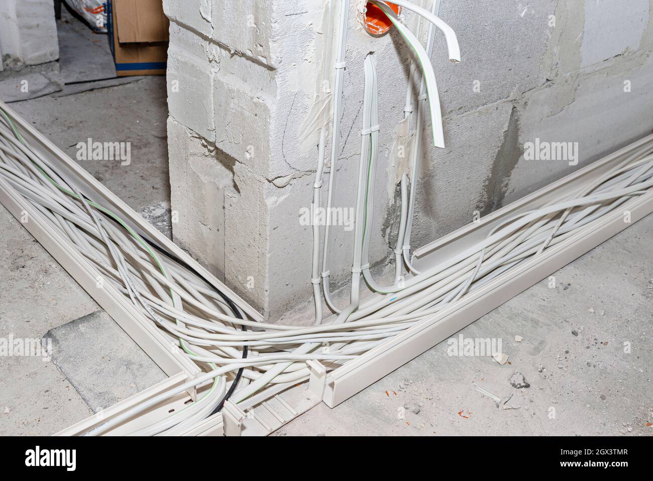Layed wire hi-res stock photography and images - Alamy