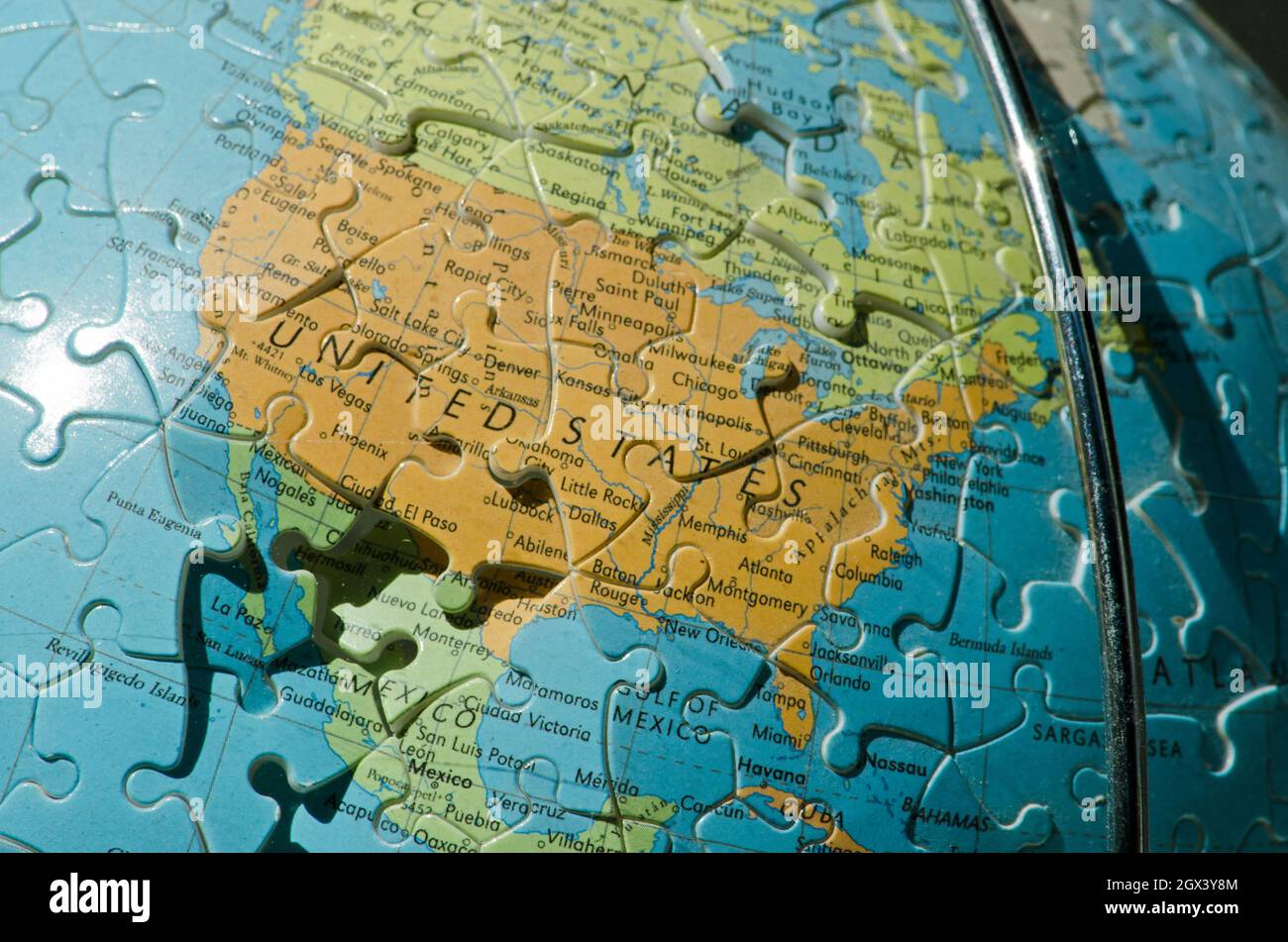 Jigsaw puzzle world map hi-res stock photography and images - Alamy