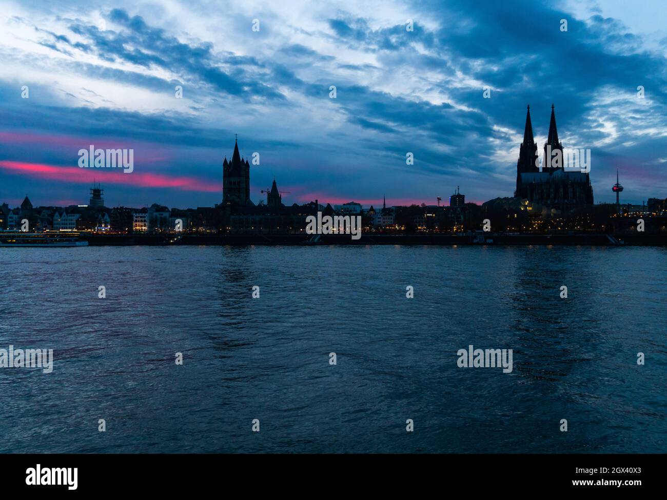 Hour sky hi-res stock photography and images - Alamy