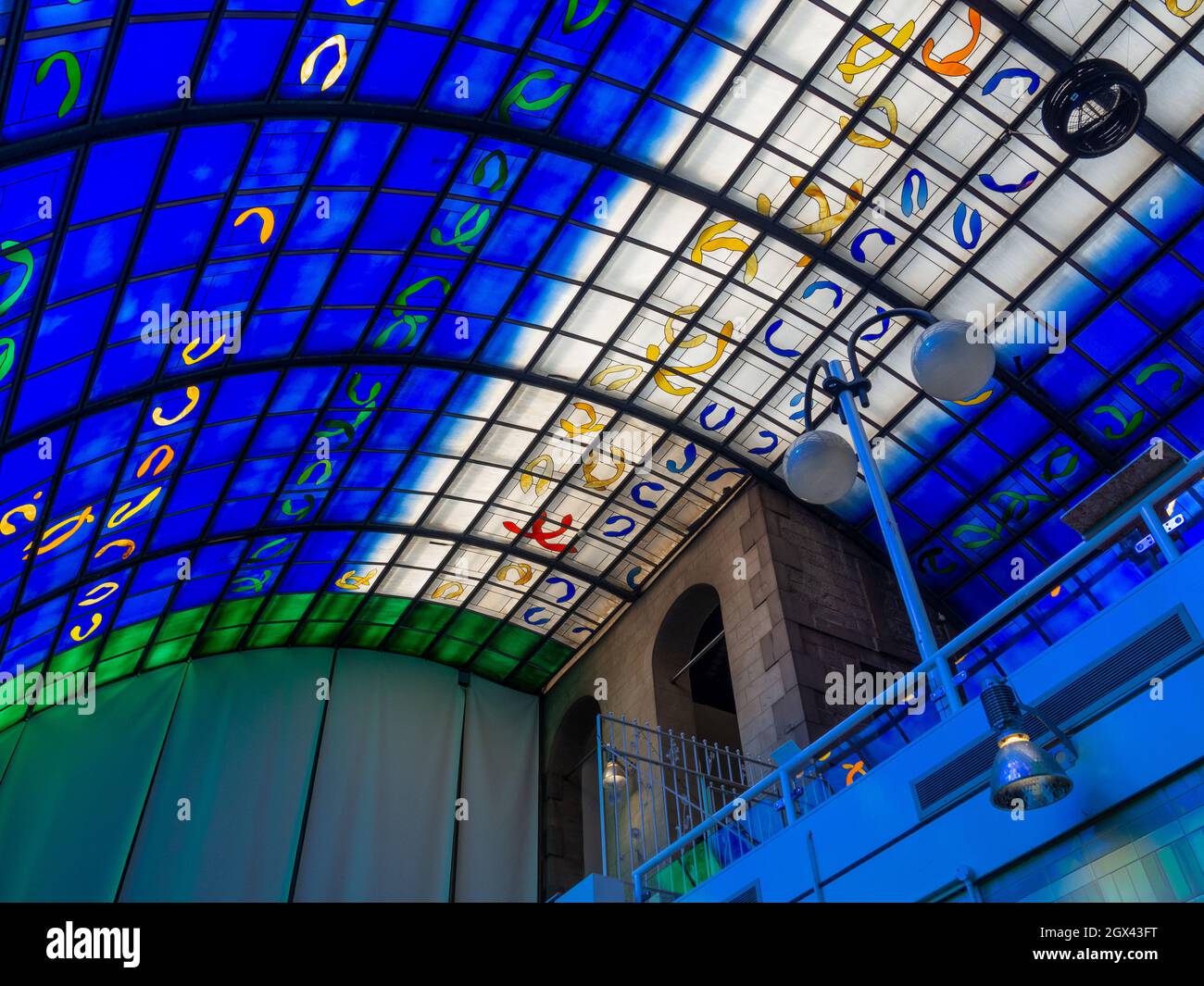 Colourful stained glass roof in the Cavendish Arcade, Buxton ...
