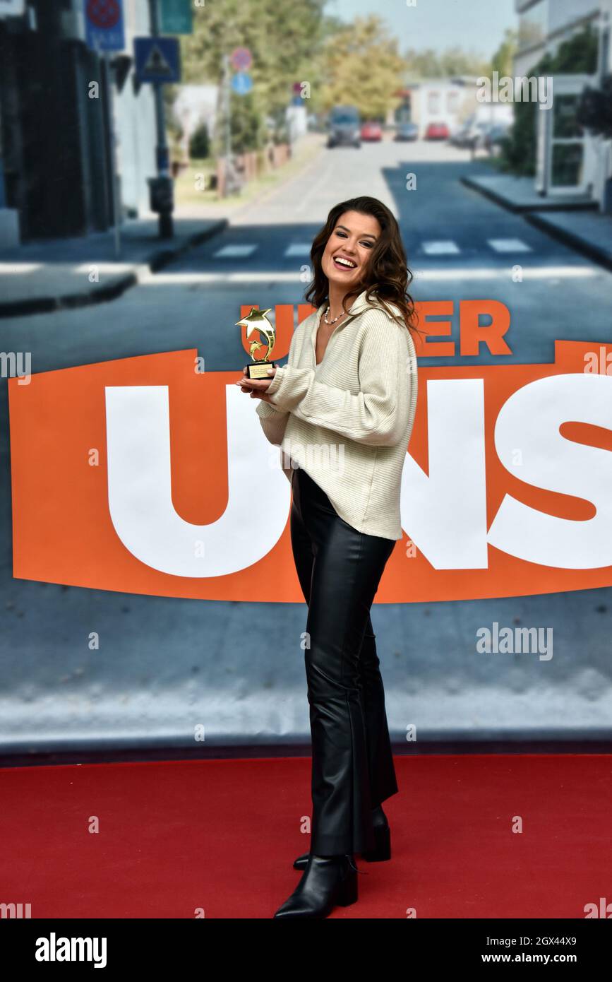 Cologne, Germany. 01st Oct, 2021. Actress Sharon Berlinghoff receives a ...